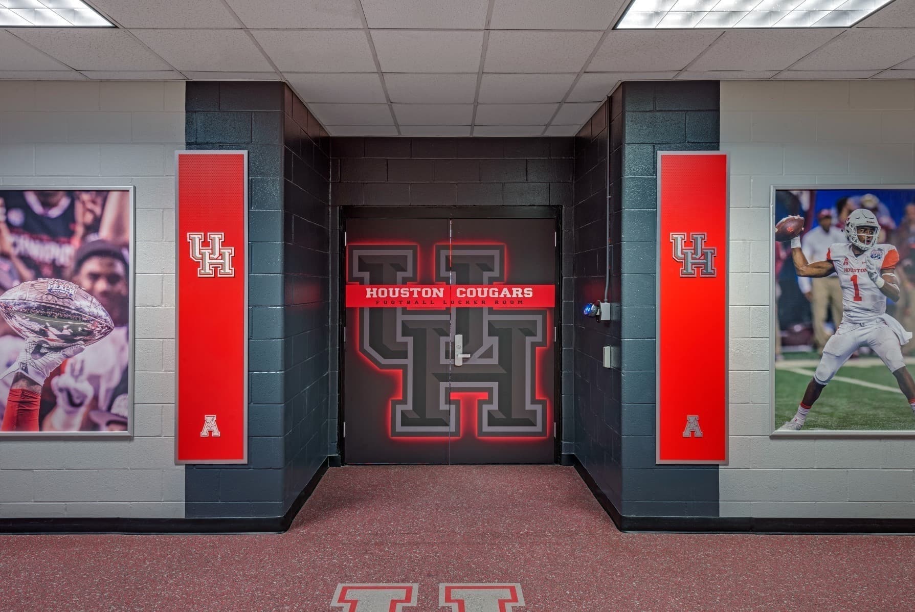 University of Houston – Football Locker Room - PBK Architects
