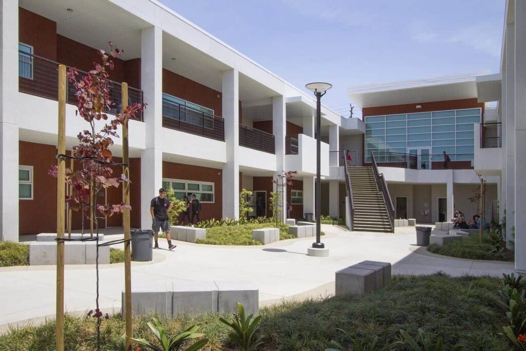 Hawthorne High School - PBK Architects